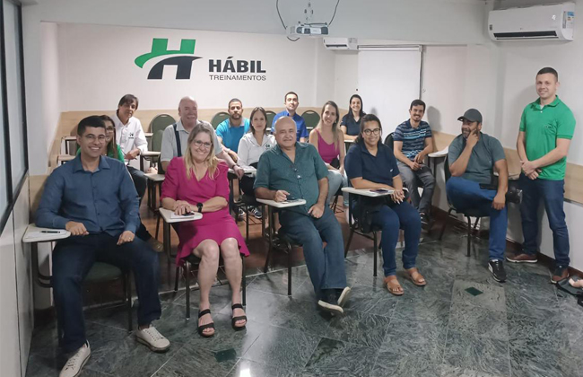 Workshop de aniversário da Hábil Treinamentos reúde clientes e ...